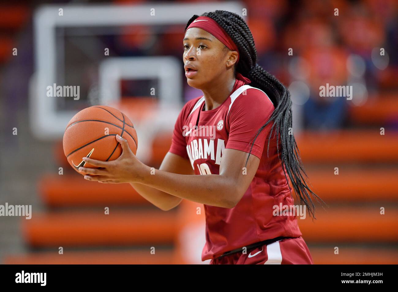 Alabama's Jasmine Walker brings the ball up the court during an NCAA ...