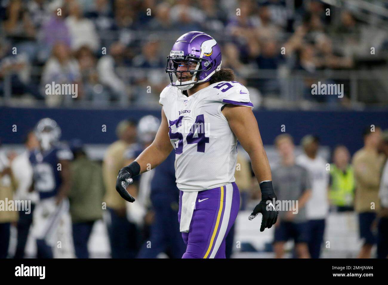 Minnesota Vikings middle linebacker Eric Kendricks (54) defends against ...
