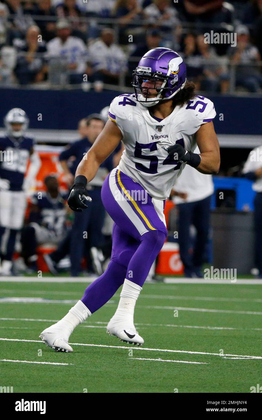 Minnesota Vikings middle linebacker Eric Kendricks (54) defends against ...