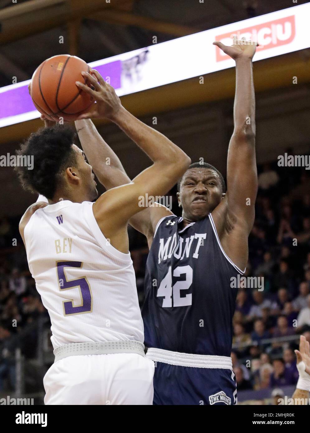 Mount St. Mary's Malik Jefferson (42) defends as Washington's Jamal Bey ...