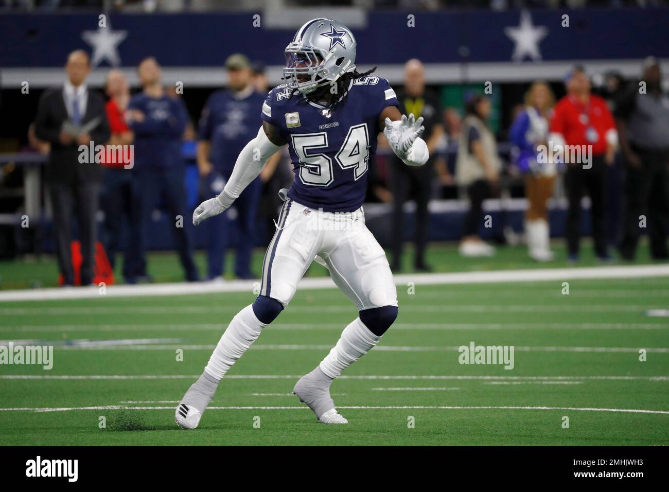 Dallas Cowboys linebacker Jaylon Smith tracks the play during the first ...