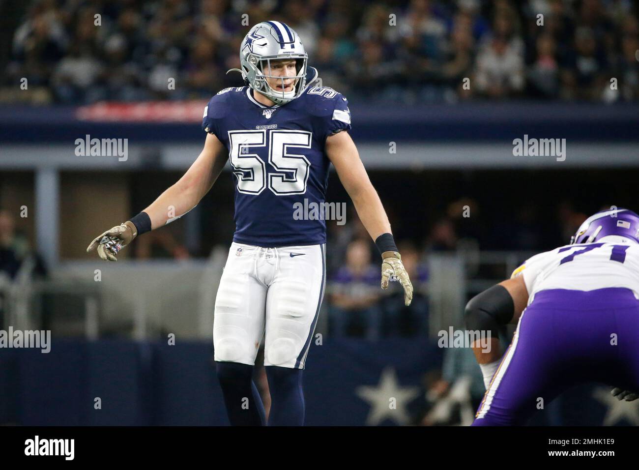 Dallas Cowboys outside linebacker Leighton Vander Esch (55) lines up ...