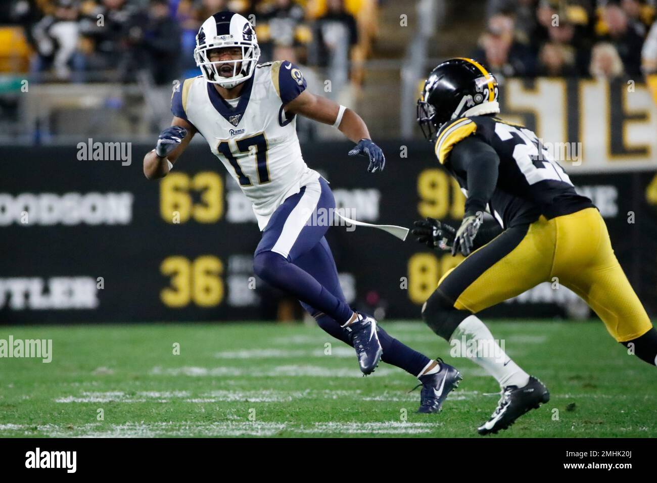 Los Angeles Rams wide receiver Robert Woods (17) plays during the first ...