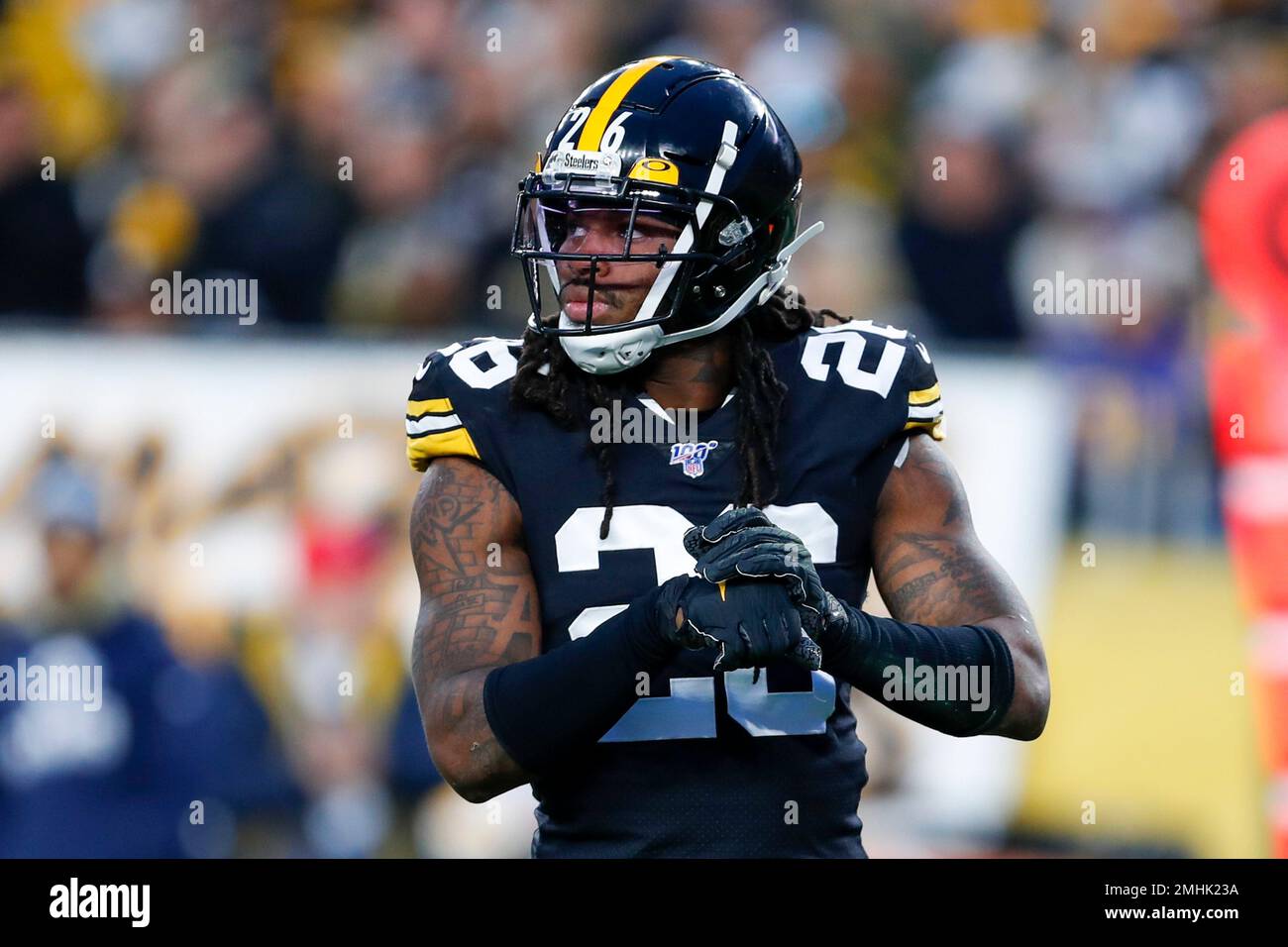 Pittsburgh Steelers running back Anthony McFarland Jr. (26) waits ...