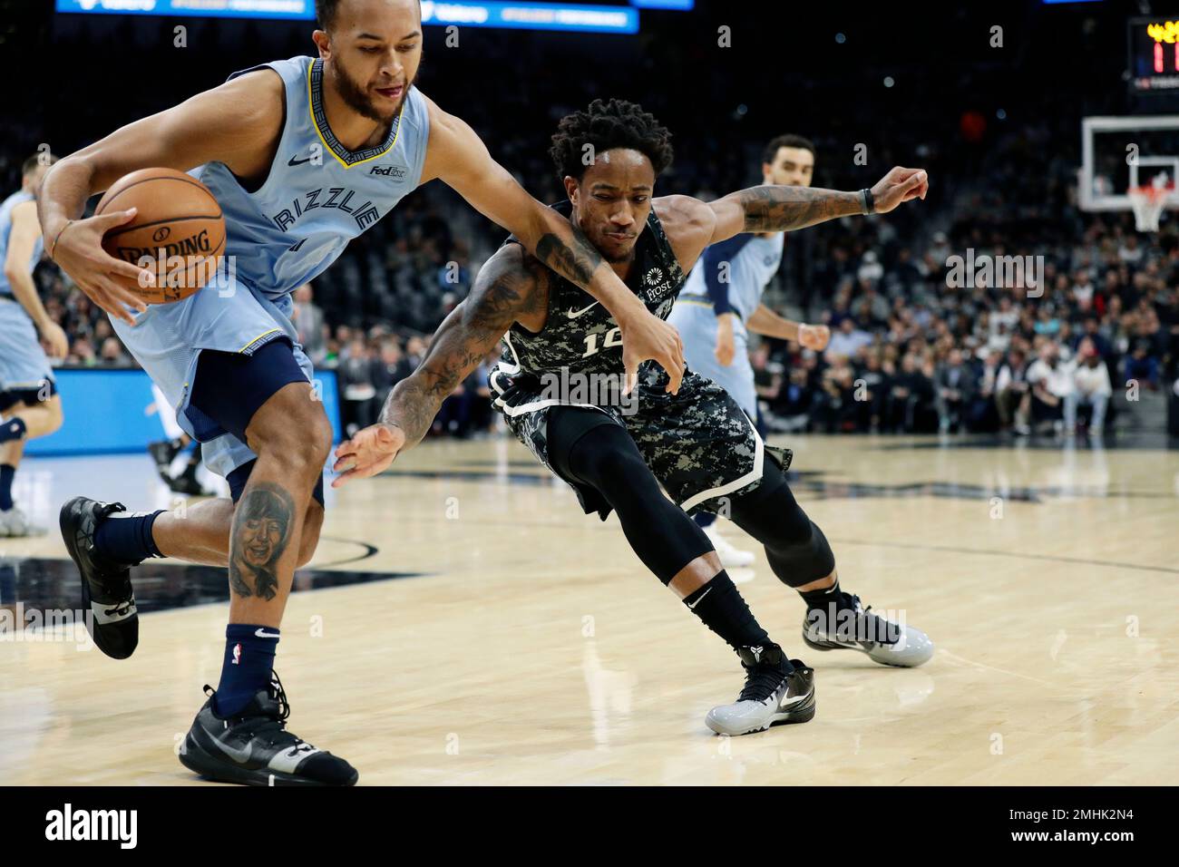 San Antonio Spurs forward DeMar DeRozan (10) loses the ball to Memphis ...
