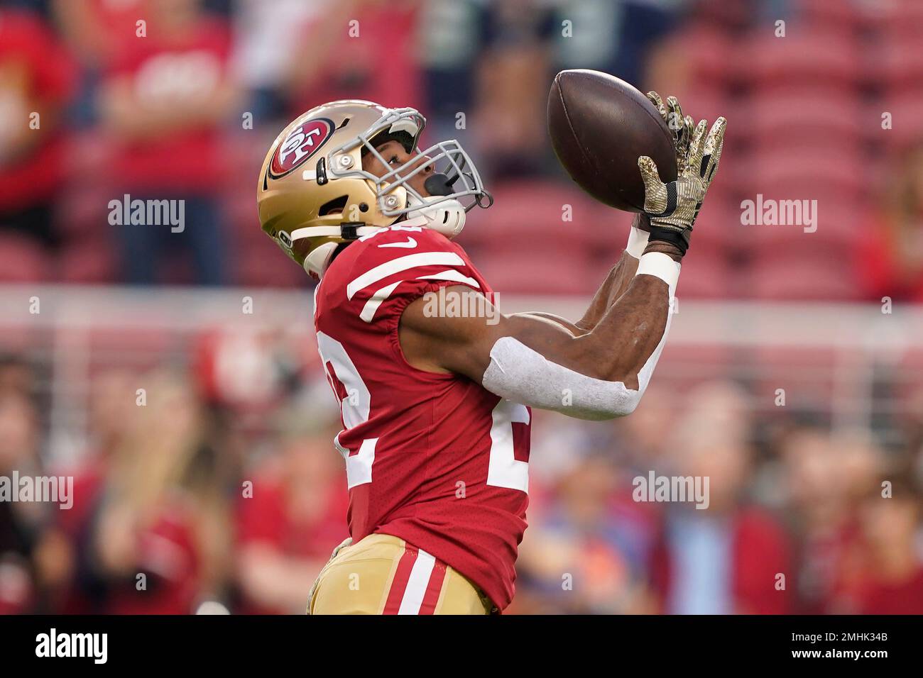 San Francisco 49ers running back Matt Breida warms up before an NFL ...