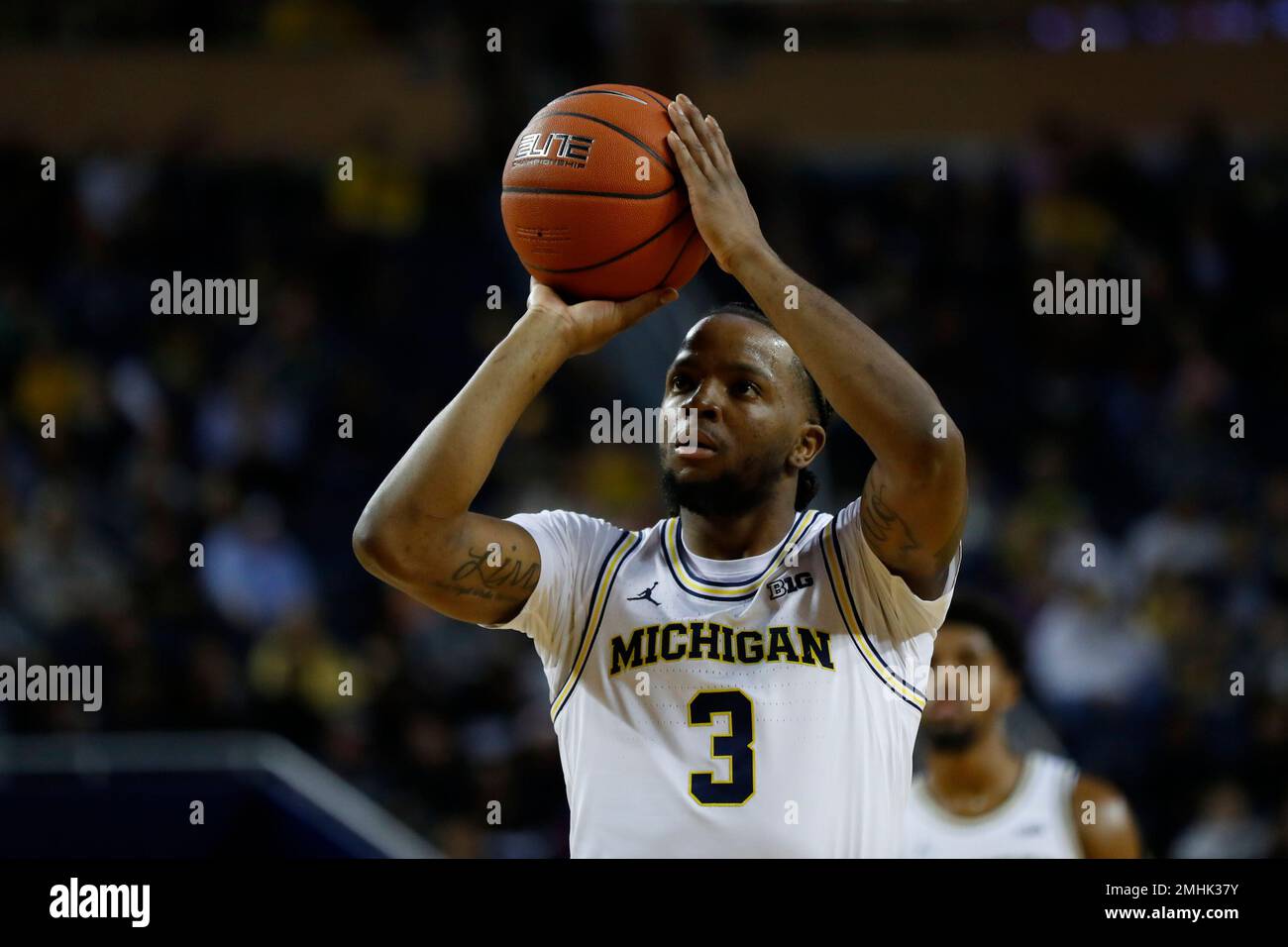 Michigan guard Zavier Simpson (3) shoots against Saginaw Valley State ...
