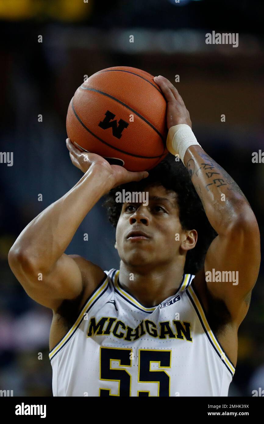 Michigan guard Eli Brooks shoots against Saginaw Valley State in the ...