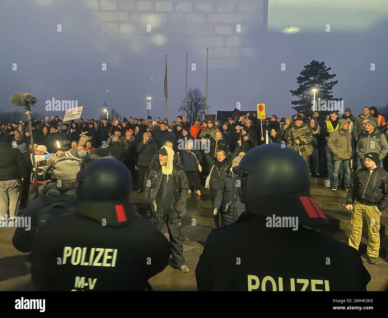 26 January 2023, Mecklenburg-Western Pomerania, Grevesmühlen: Police ...