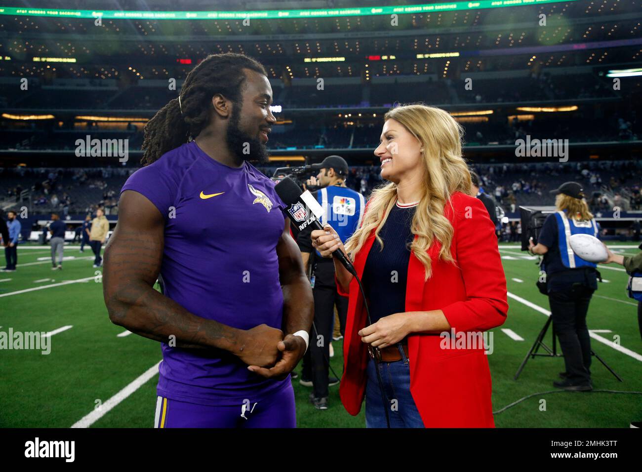 NFL Network reporter Jane Slater interviews Minnesota Vikings running ...
