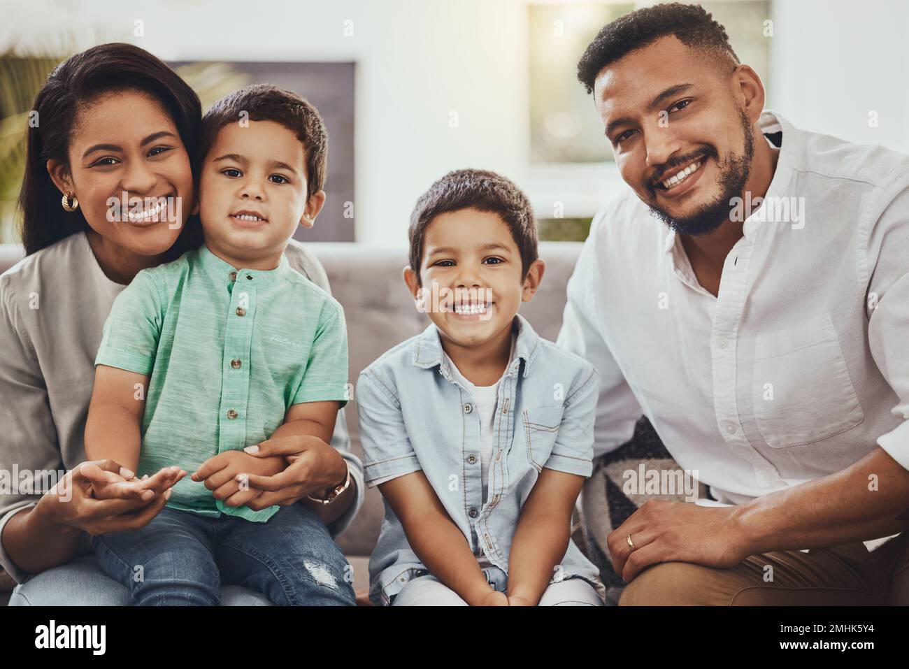 Father mother children hi-res stock photography and images - Alamy