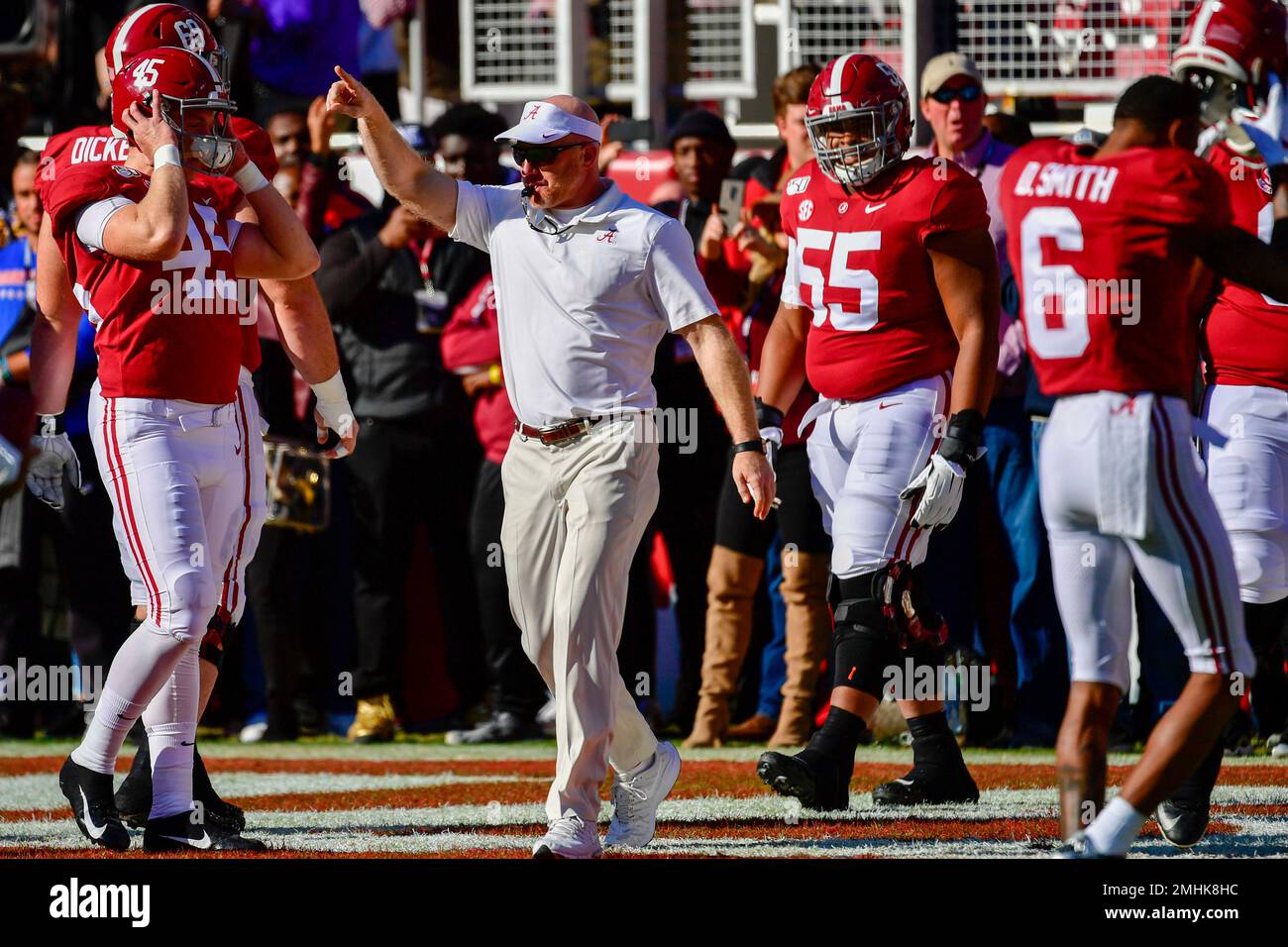 Alabama head strength and conditioning coach Scott Cochran leads the ...