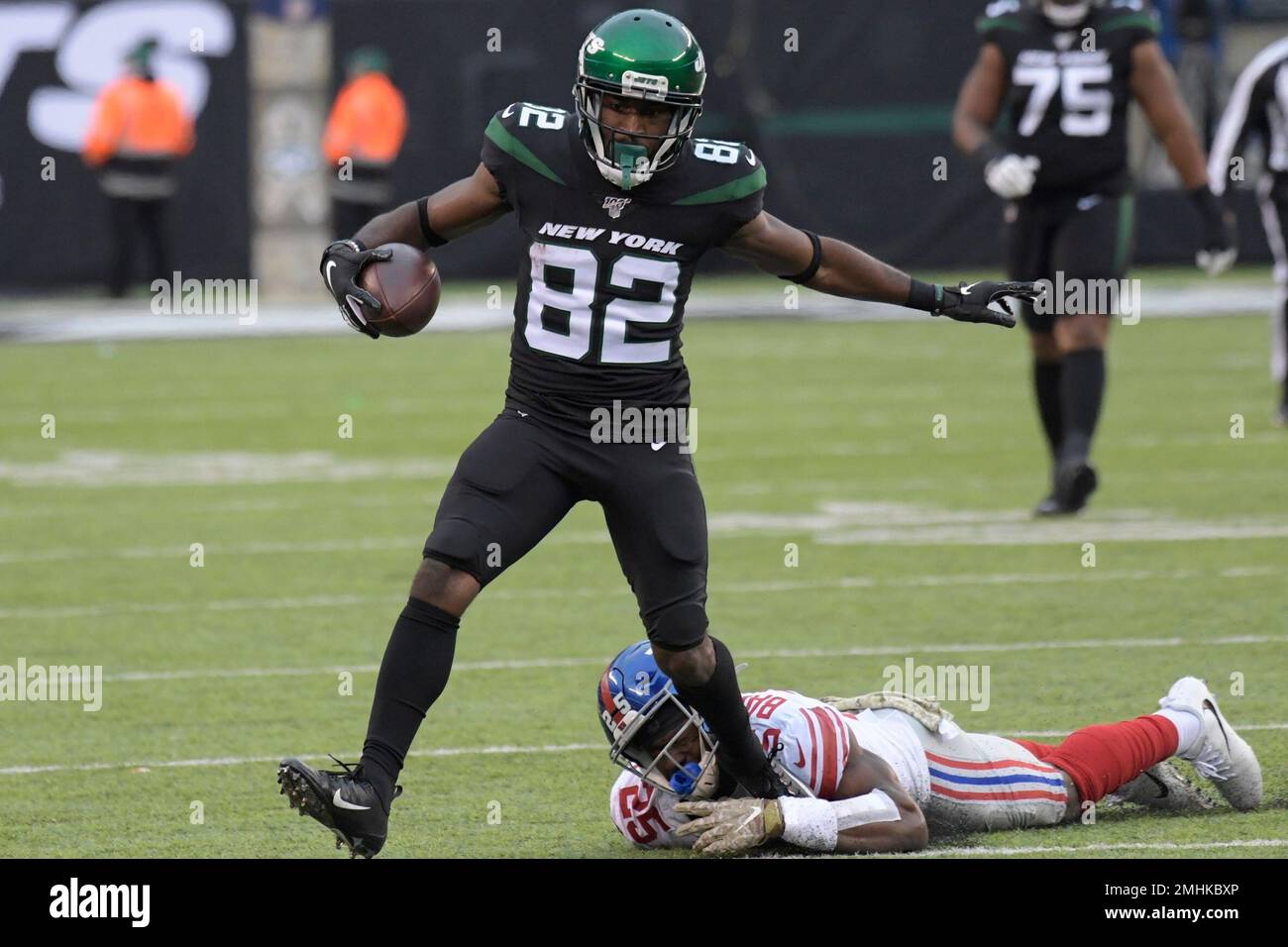 New York Jets wide receiver Jamison Crowder (82) runs away from New ...