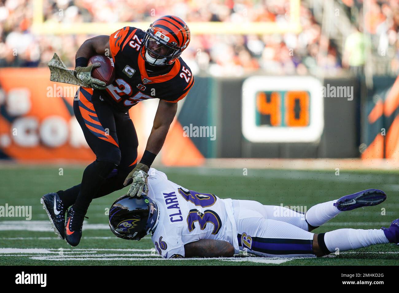 Cincinnati Bengals running back Giovani Bernard (25) stiff-arms ...