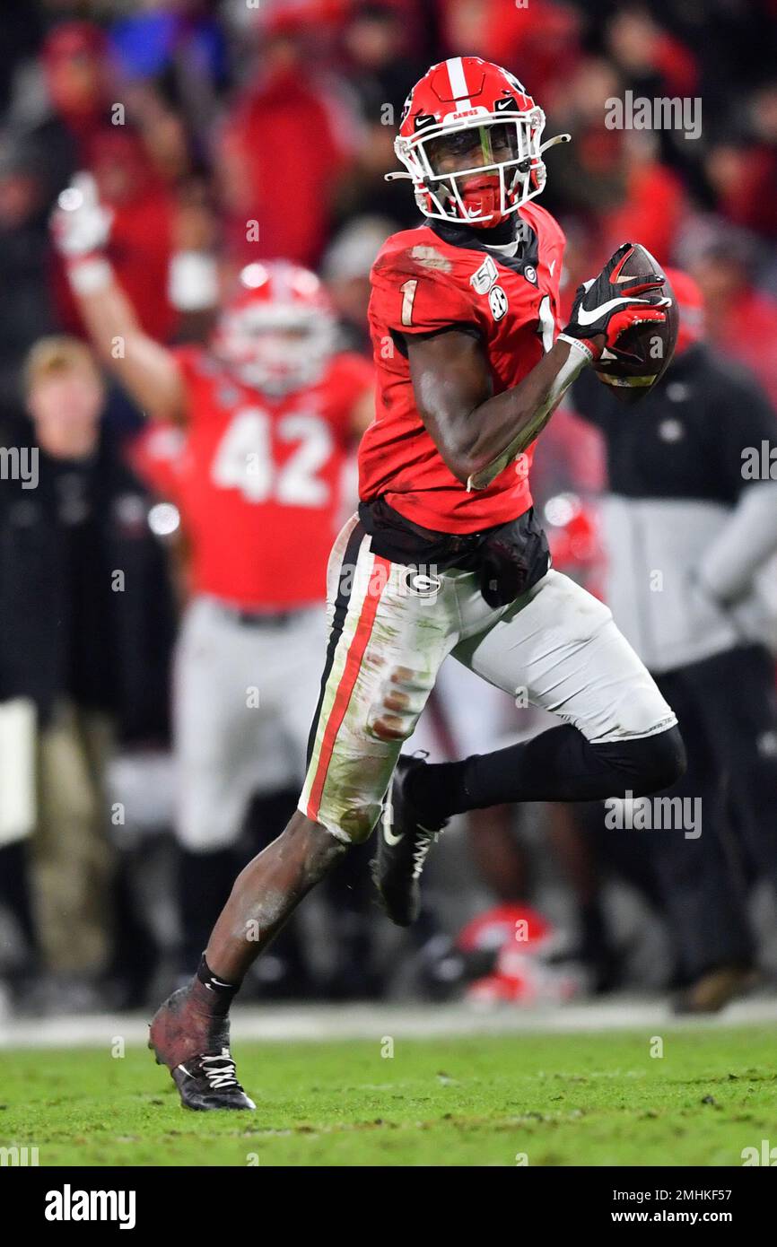 Georgia wide receiver George Pickens (1) runs after a reception against ...