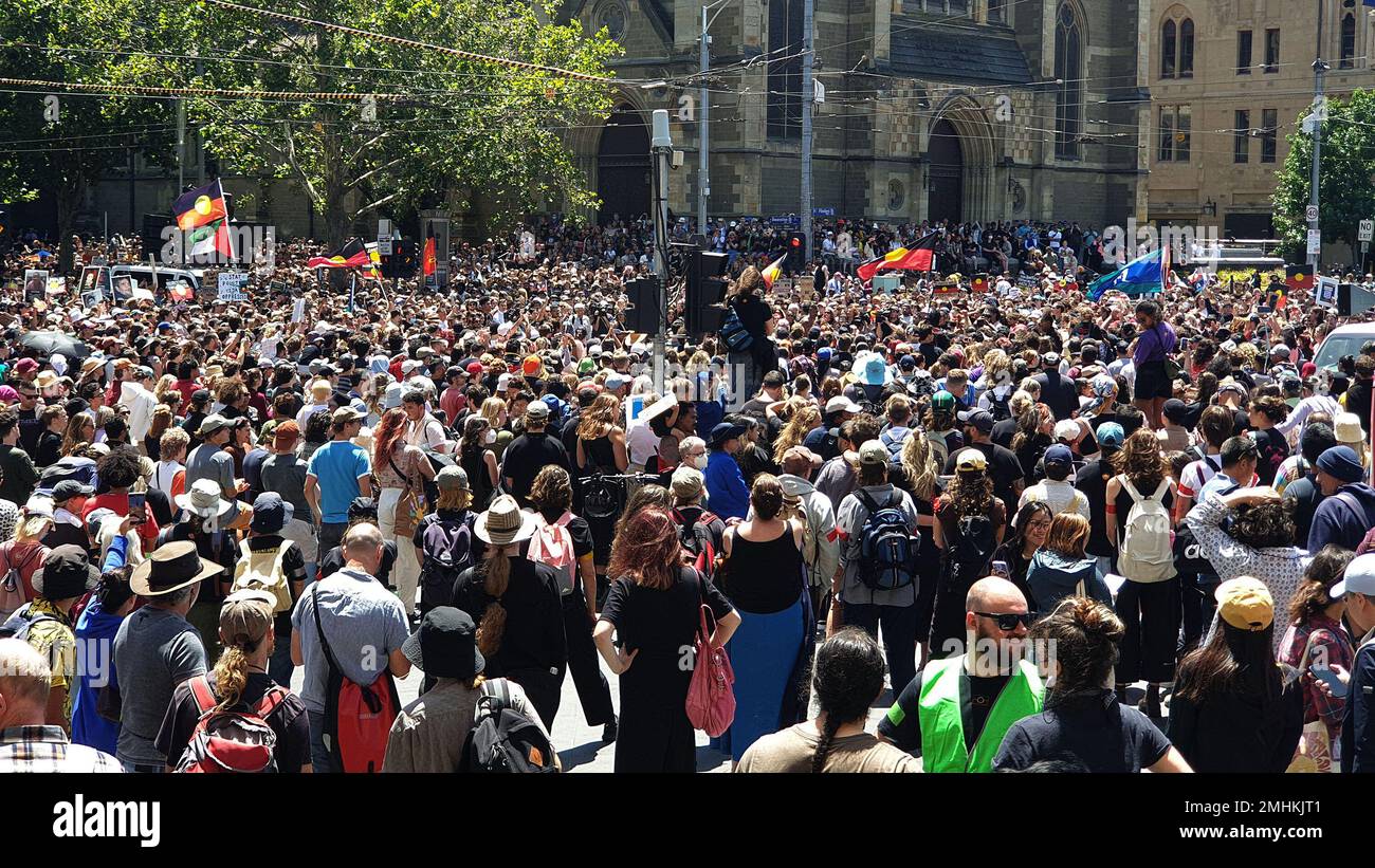 Melbourne, Australia. 26th Jan, 2023. A large number of people take ...