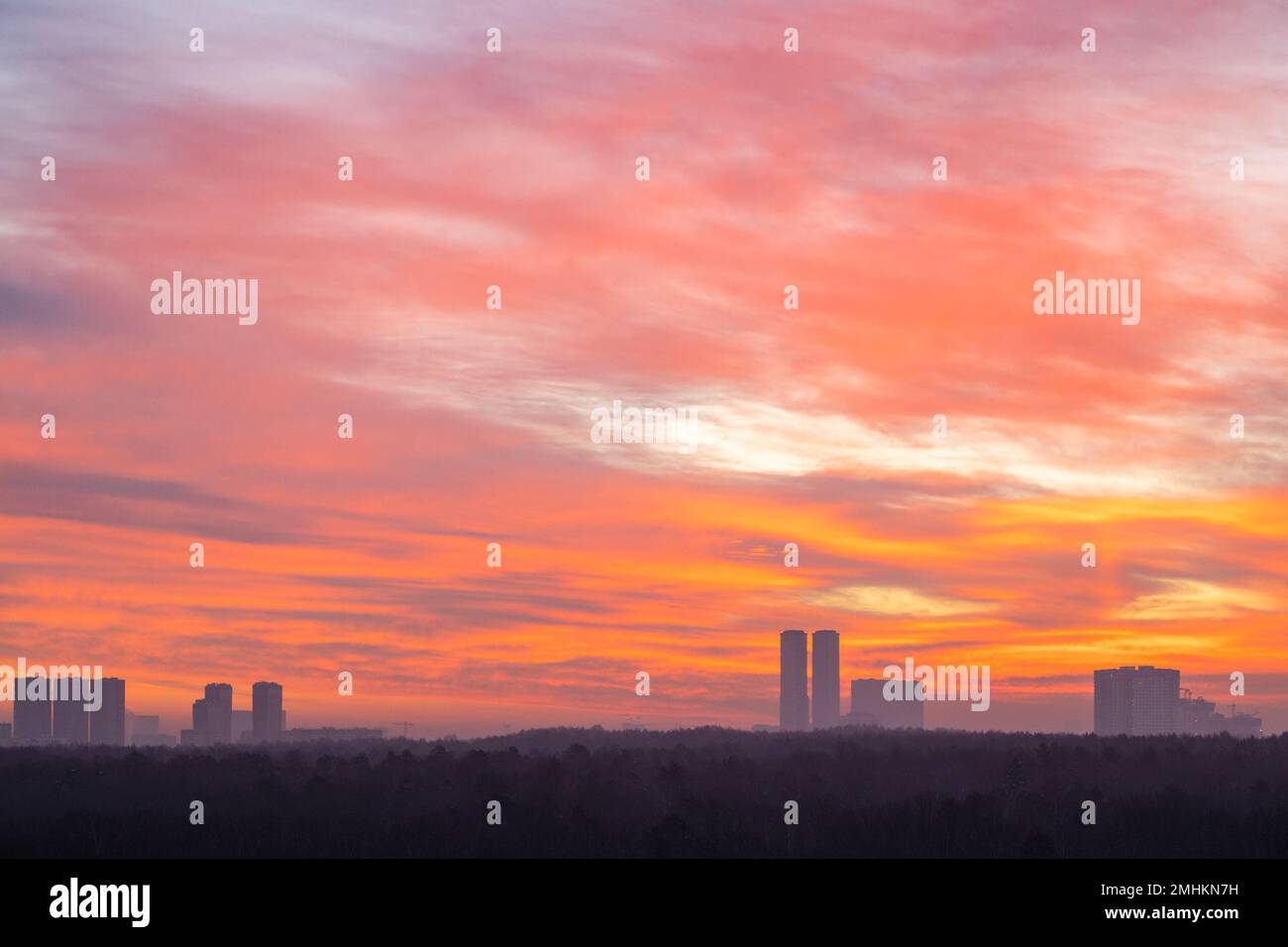 City cloudscape hi-res stock photography and images - Alamy