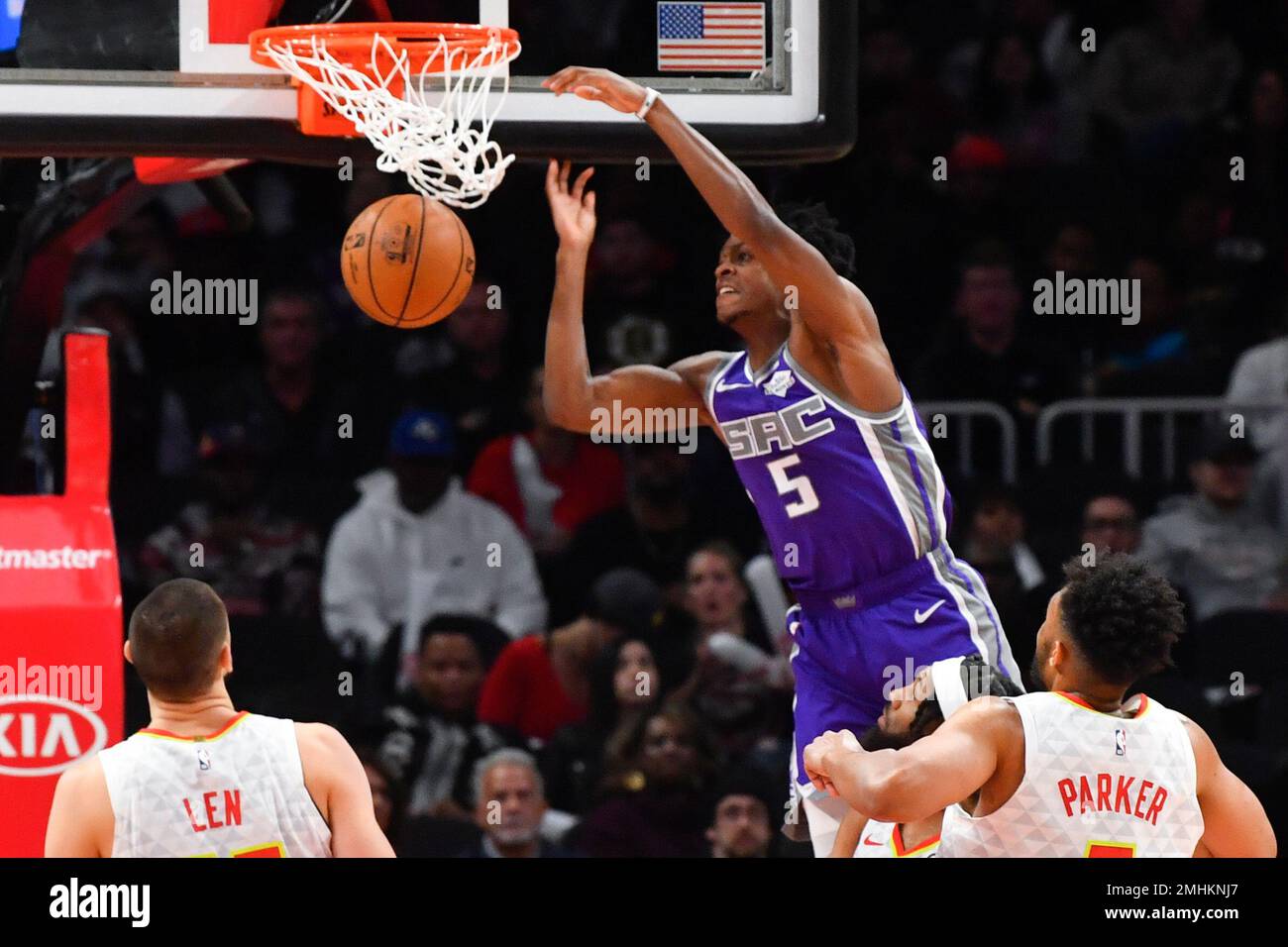 Sacramento Kings guard De'Aaron Fox (5) dunks against the Atlanta Hawks ...