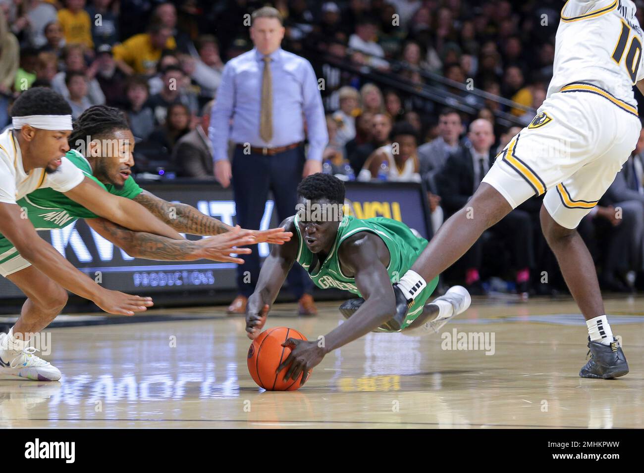 North Texas' Deng Geu (23) dives for the ball during the second half of ...