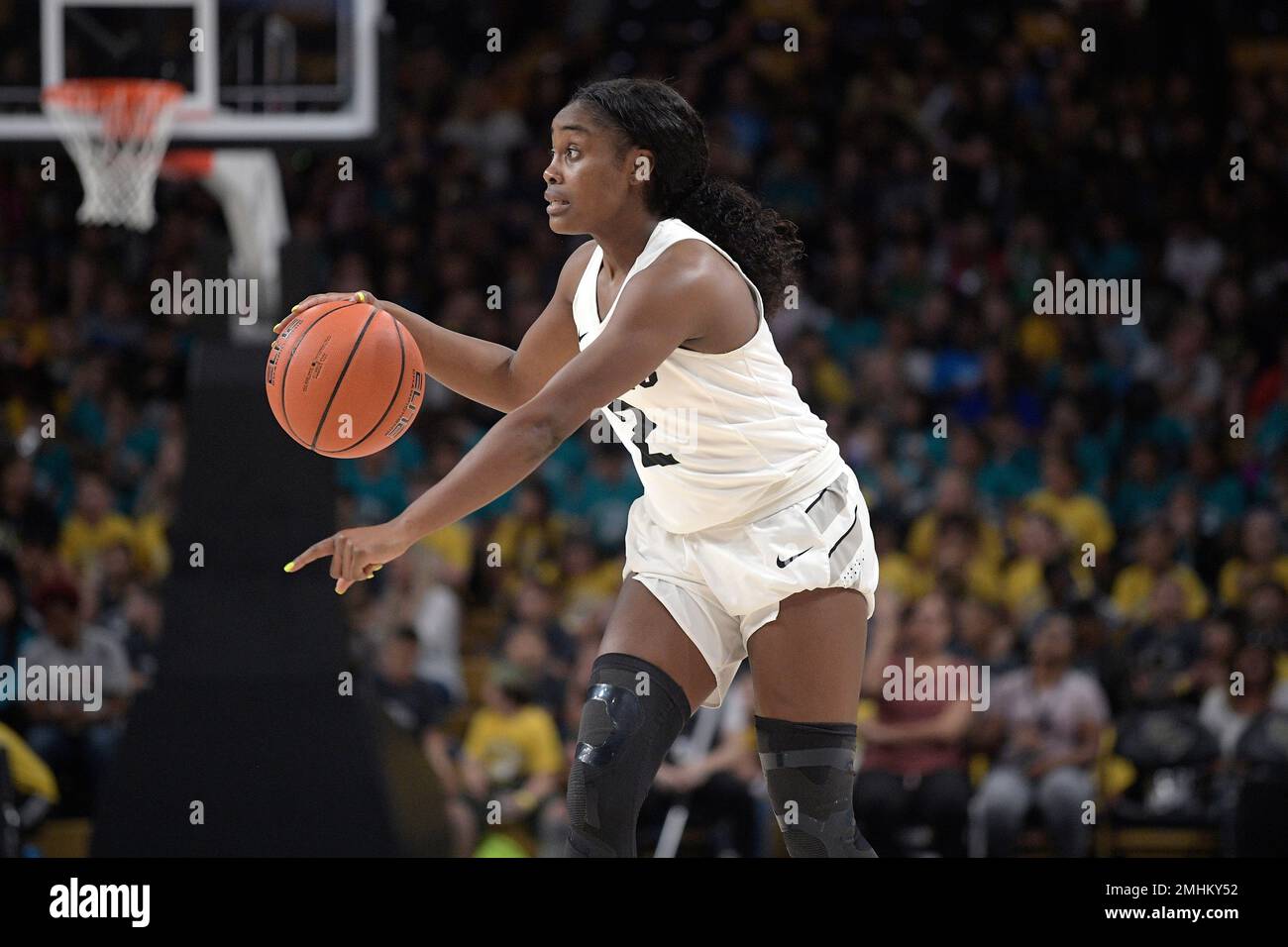 Central Florida guard Kay Kay Wright (2) sets up a play during the ...