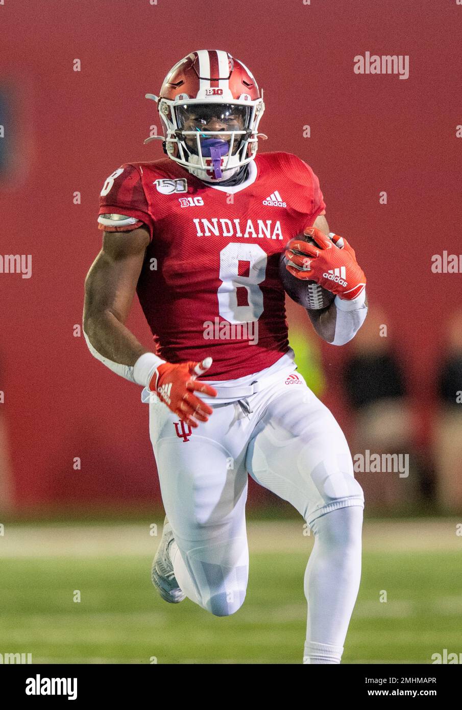 Indiana running back Stevie Scott III (8) rushes the ball out of the ...