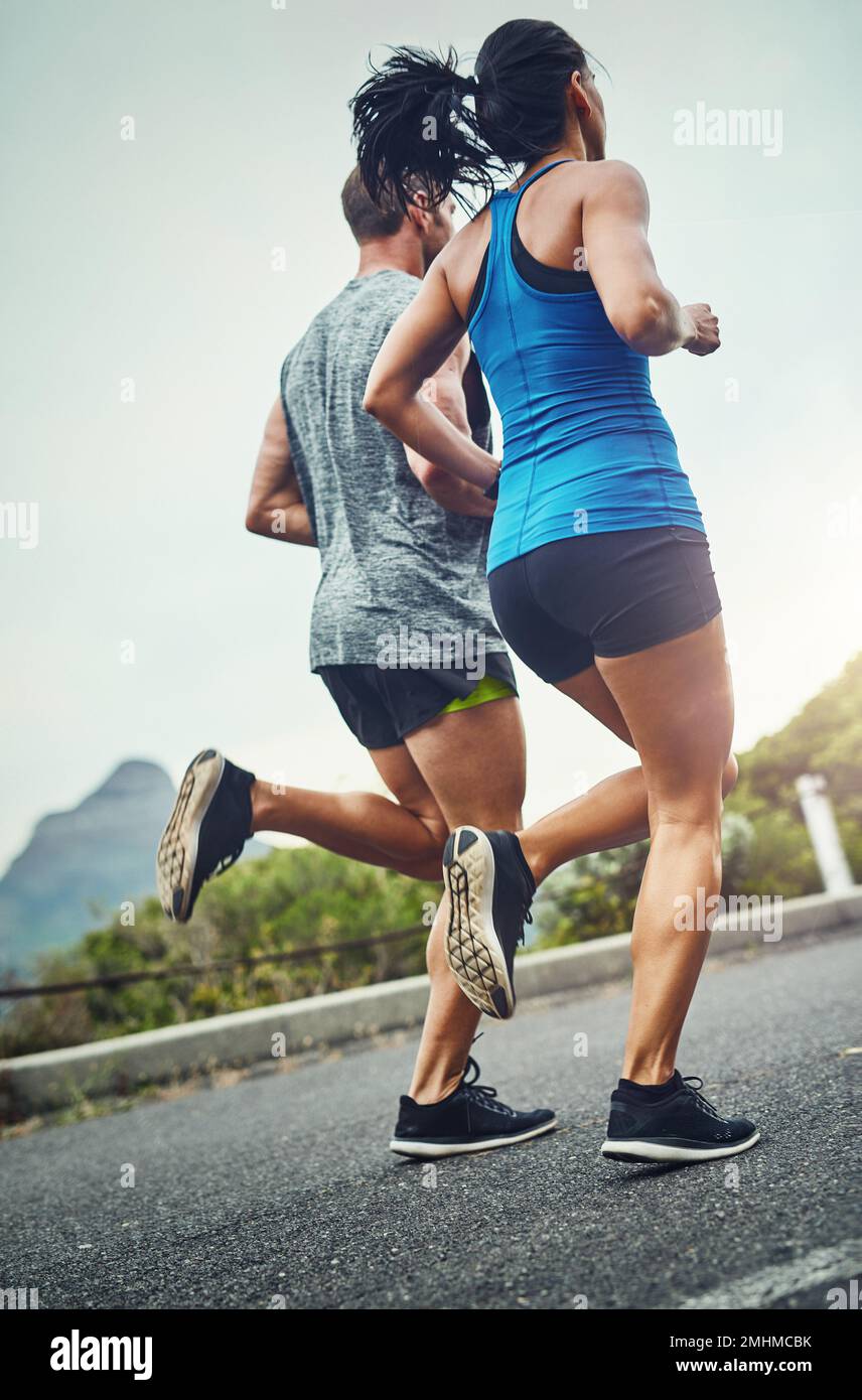 Run together as a couple and become closer. an unrecognizable couple ...