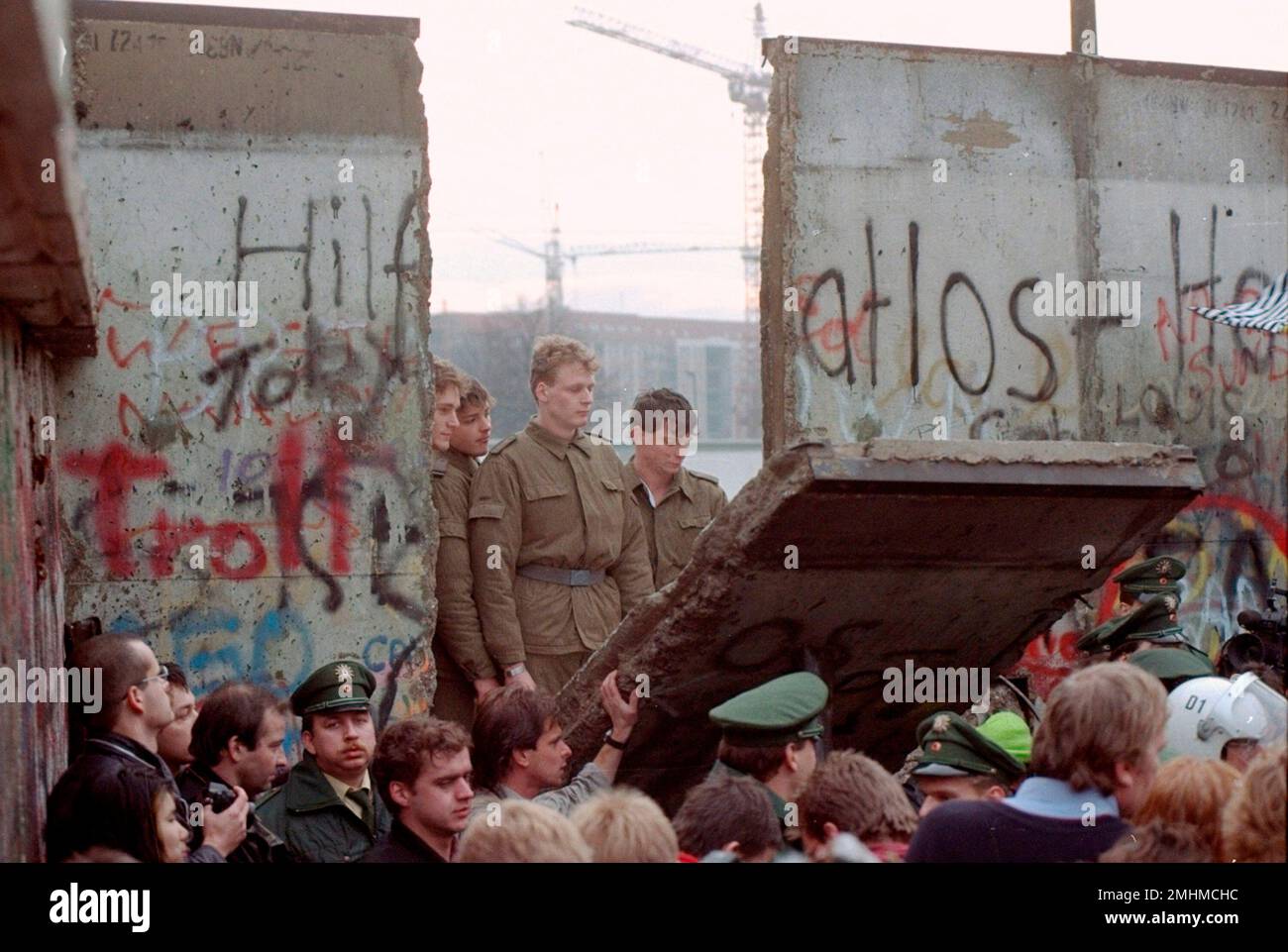 FILE - In this Saturday Nov. 11, 1989 file photo, East German border ...