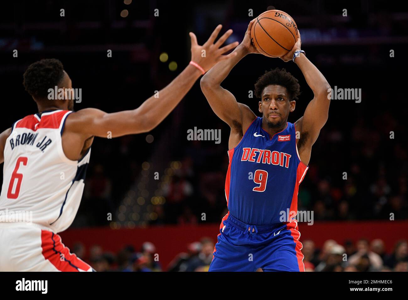 Detroit Pistons guard Langston Galloway (9) looks to pass against ...