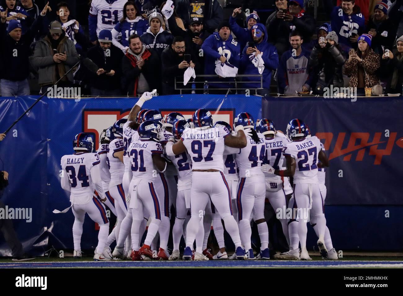 New York Giants players celebrate after an interception against the ...