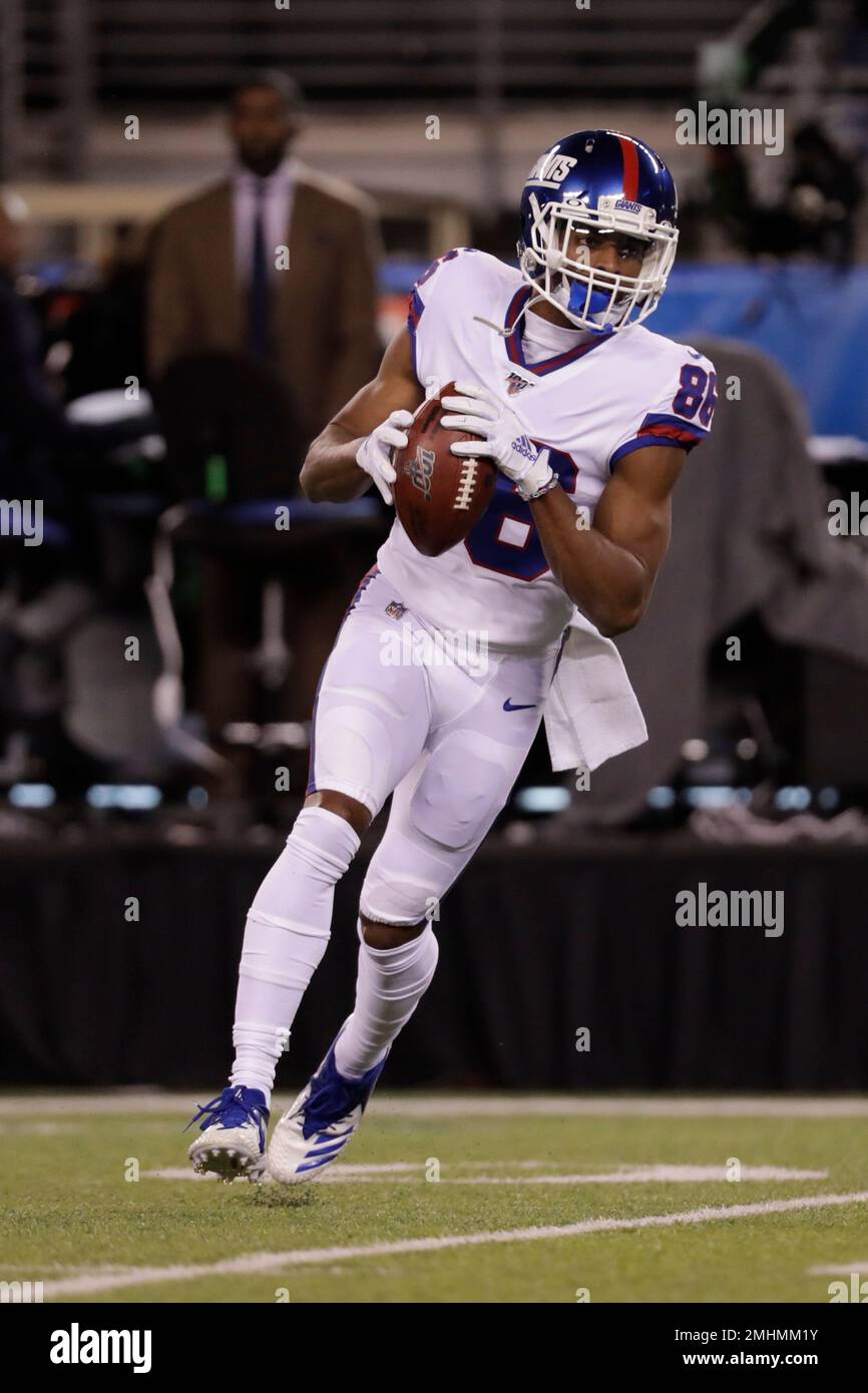 New York Giants wide receiver Darius Slayton (86) warms up before an ...