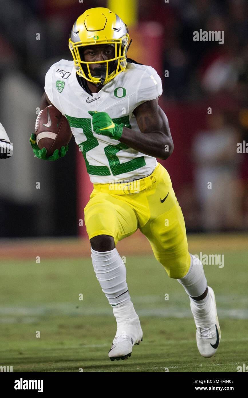 Oregon running back Darrian Felix sprints with the ball in an NCAA ...