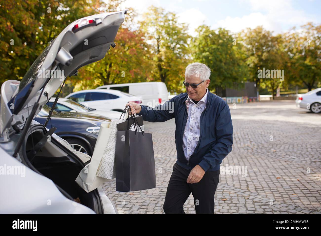 Car shopping retirement hi-res stock photography and images - Alamy