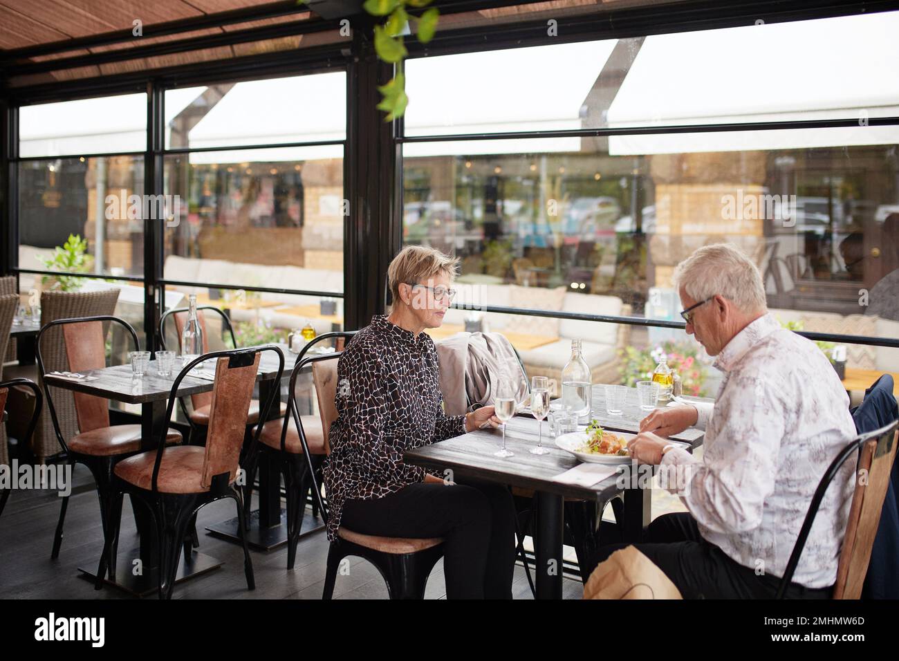 Mature adult meal restaurant hi-res stock photography and images - Alamy