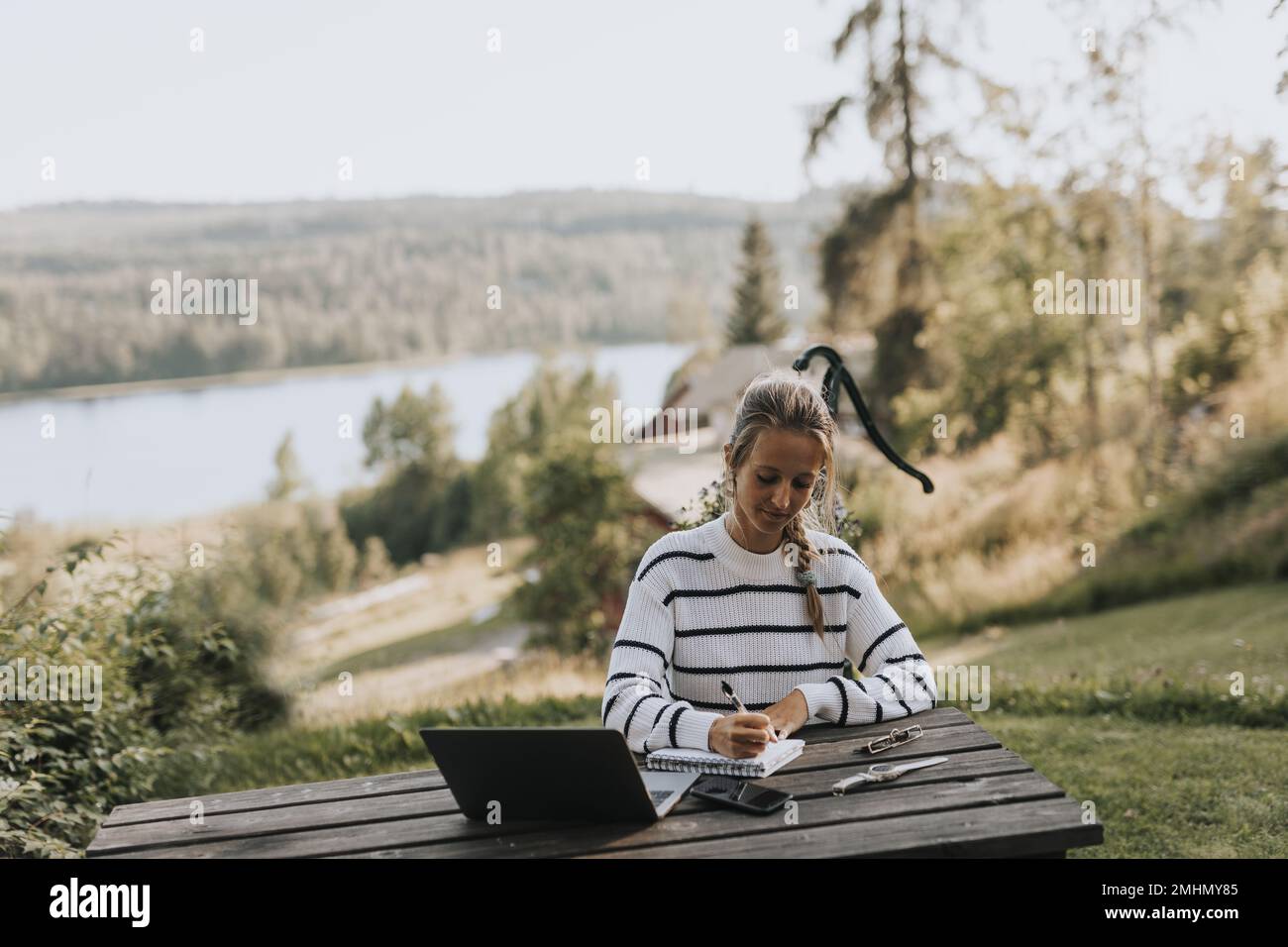 Mature lady taking notes hi-res stock photography and images - Alamy