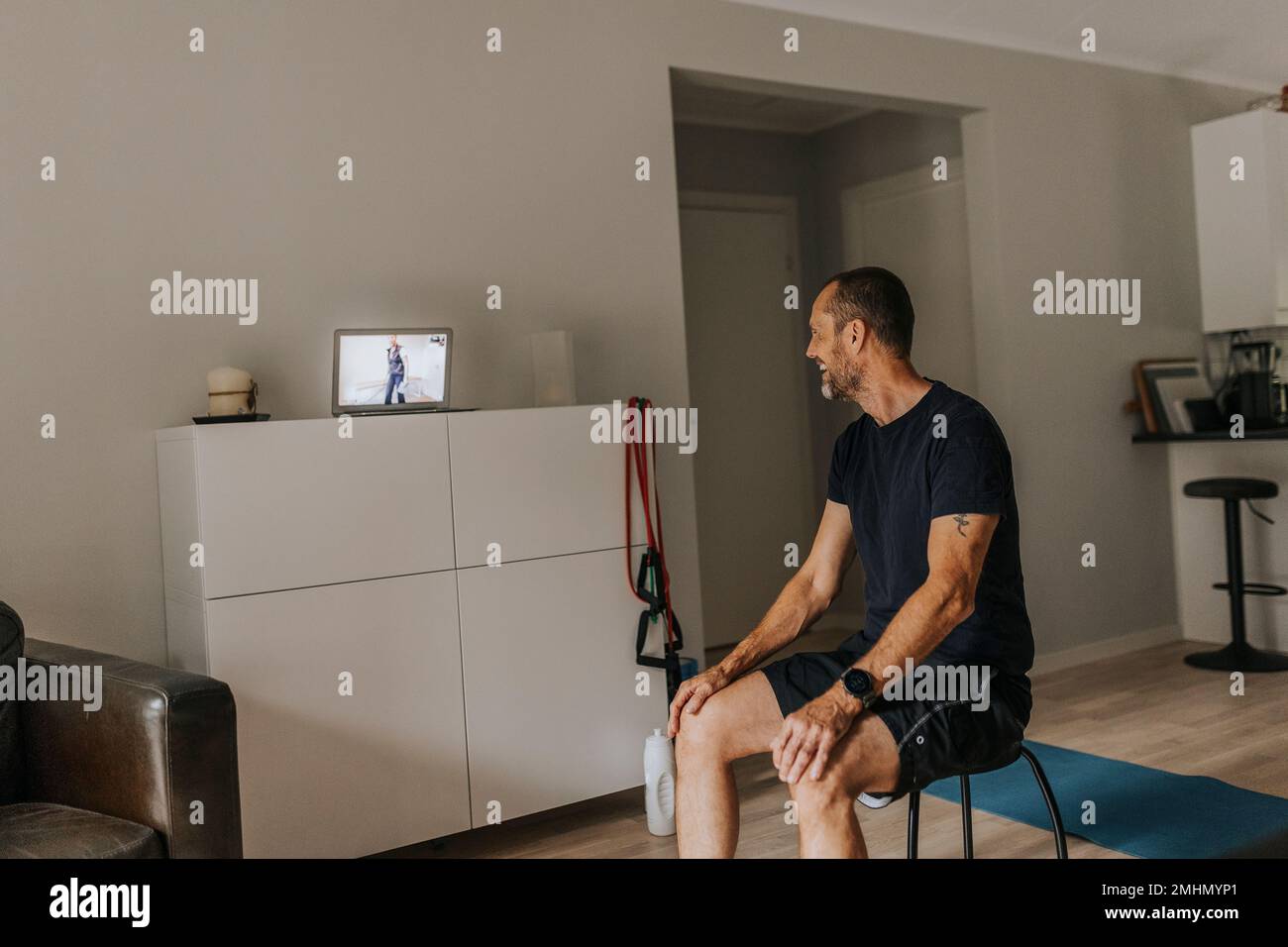 Man training at home Stock Photo - Alamy