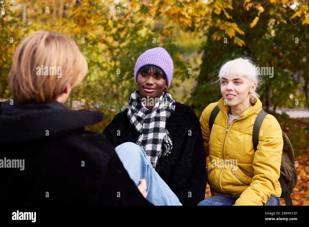 Friends scenery hi-res stock photography and images - Alamy