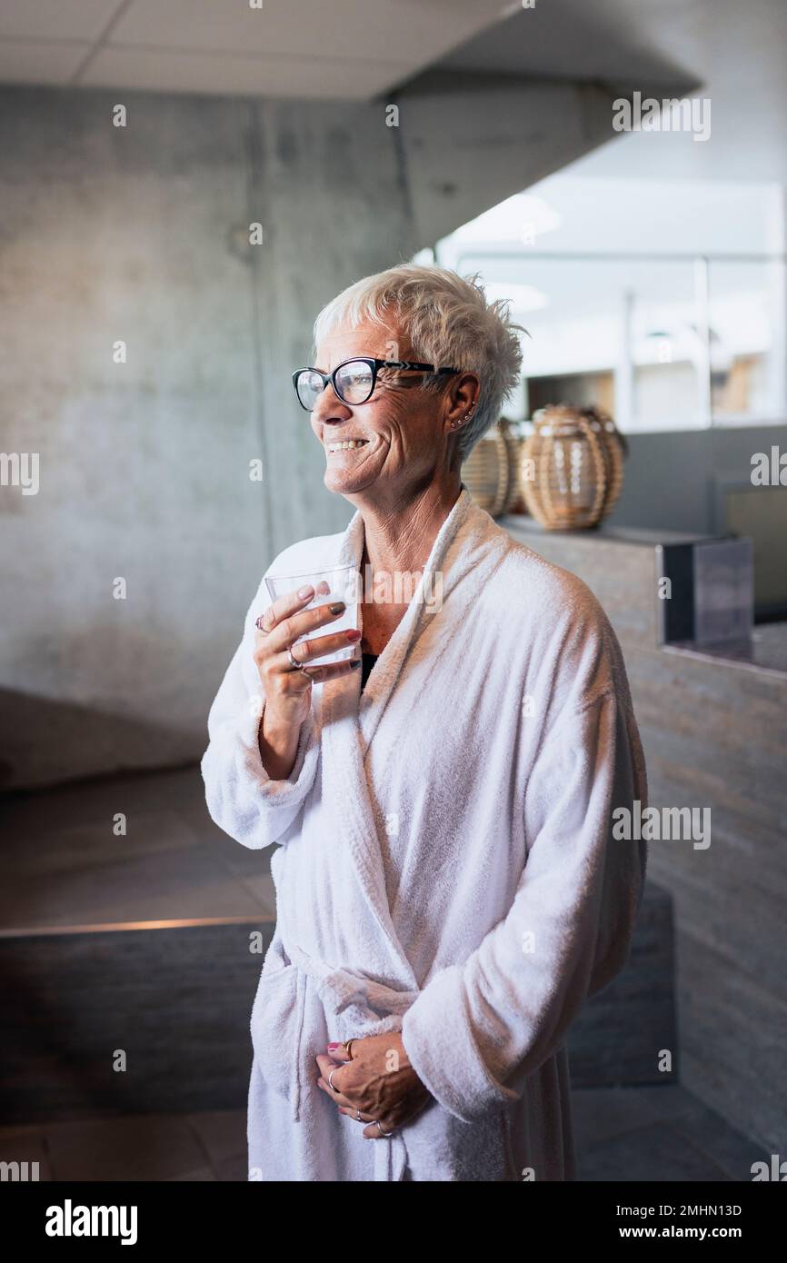 Senior woman in spa Stock Photo - Alamy