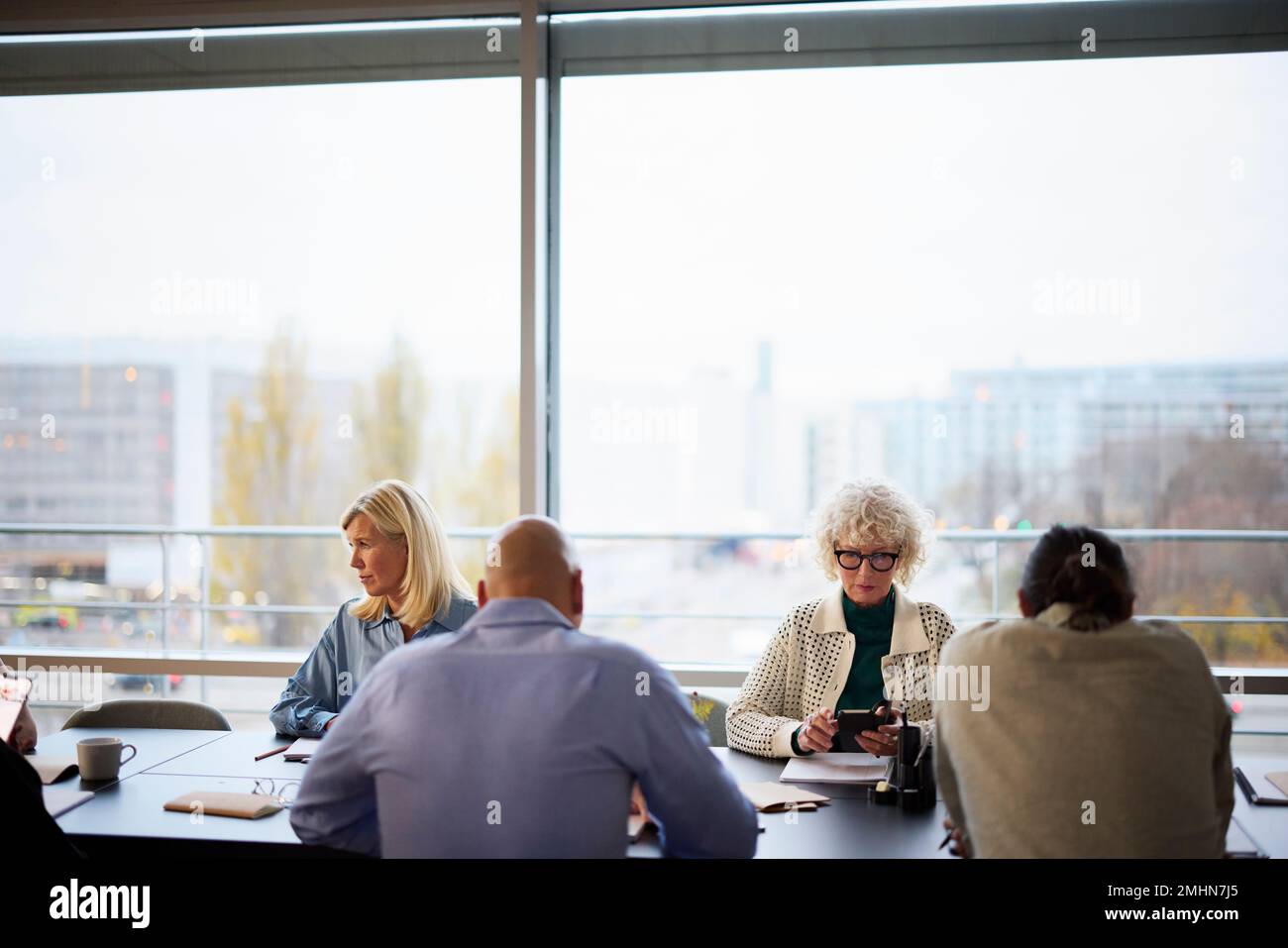 Man late meeting room hi-res stock photography and images - Alamy