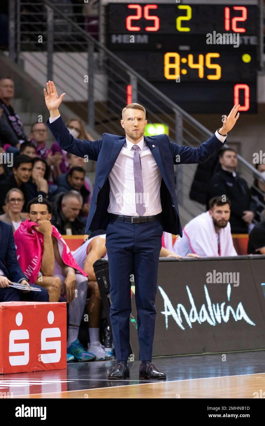 Bonn, Deutschland. 25th Jan, 2023. Head coach Tuomas IISALO (BON, mi ...
