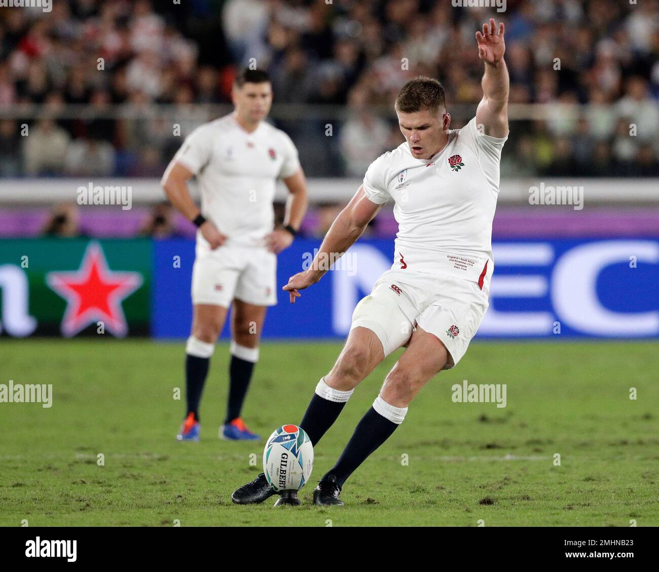 England's Owen Farrell misses a field goal attempt during the Rugby ...