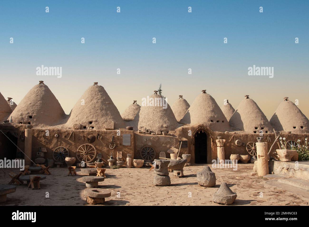 Traditional conical houses of Harran ,Urfa Turkey Stock Photo - Alamy