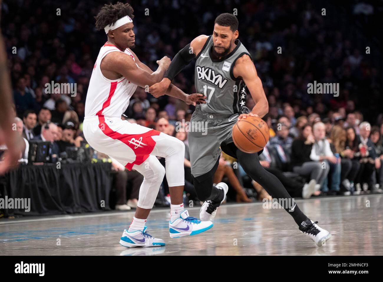 Brooklyn Nets guard Garrett Temple (17) drives to the basket against ...