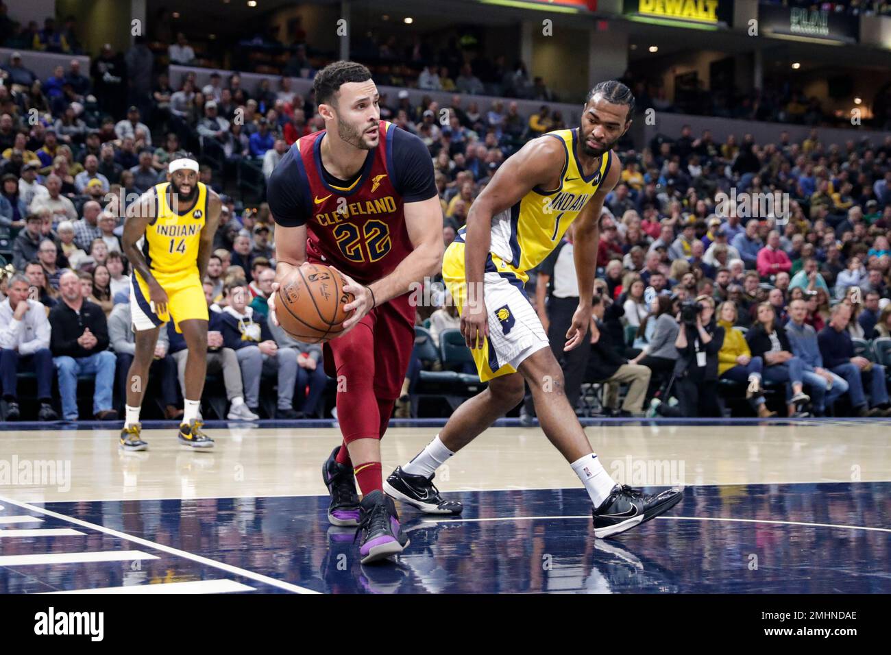 Cleveland Cavaliers forward Larry Nance Jr. (22) picks up a loose ball ...