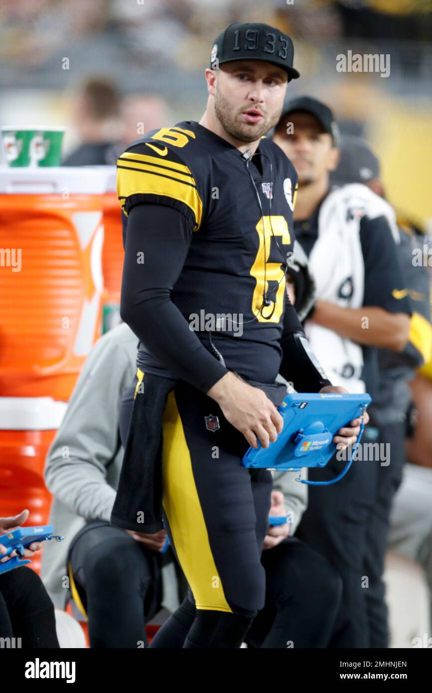 Pittsburgh Steelers quarterback Devlin Hodges (6) on the sideline ...