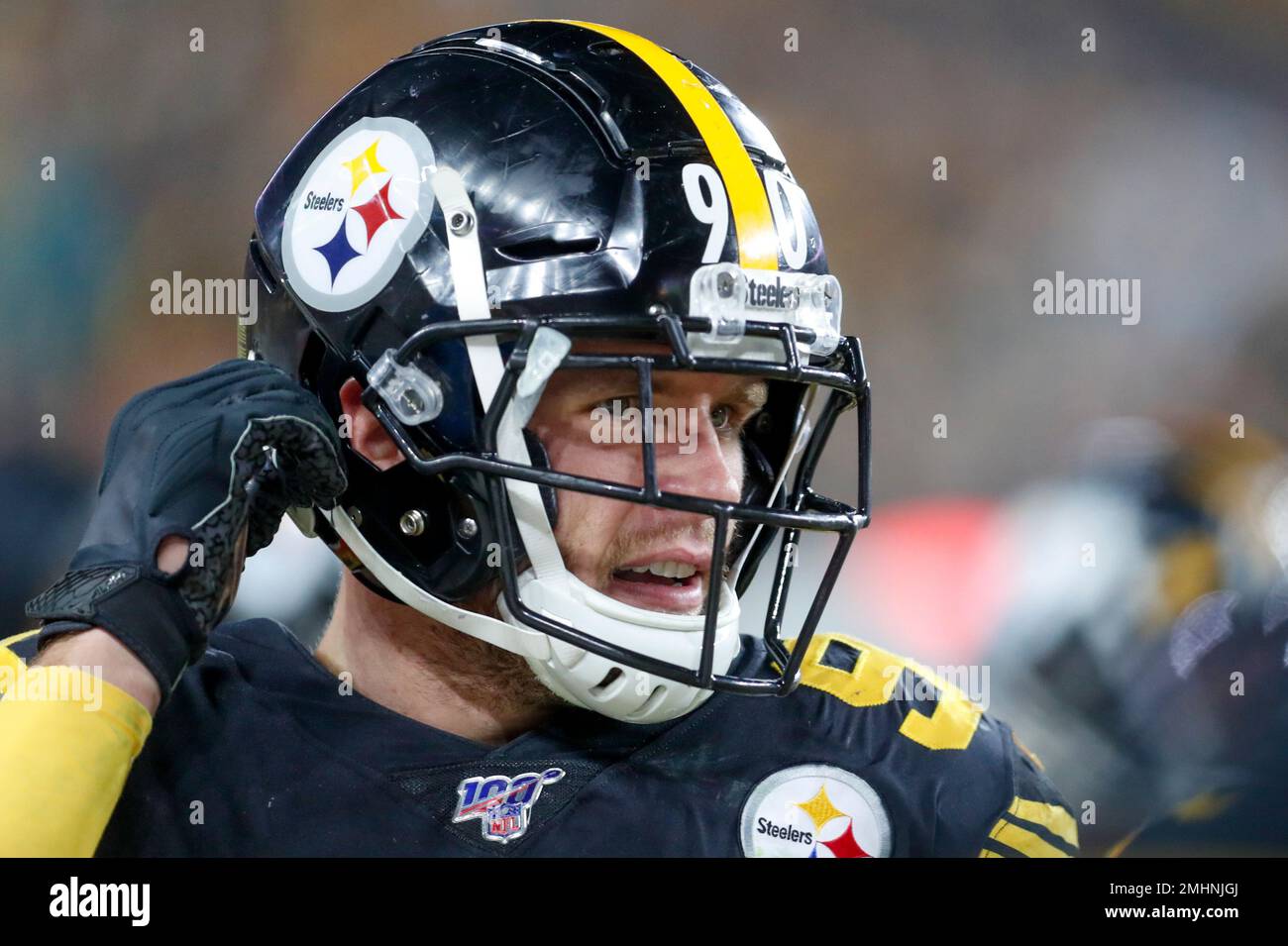 Pittsburgh Steelers outside linebacker T.J. Watt (90) plays against the ...