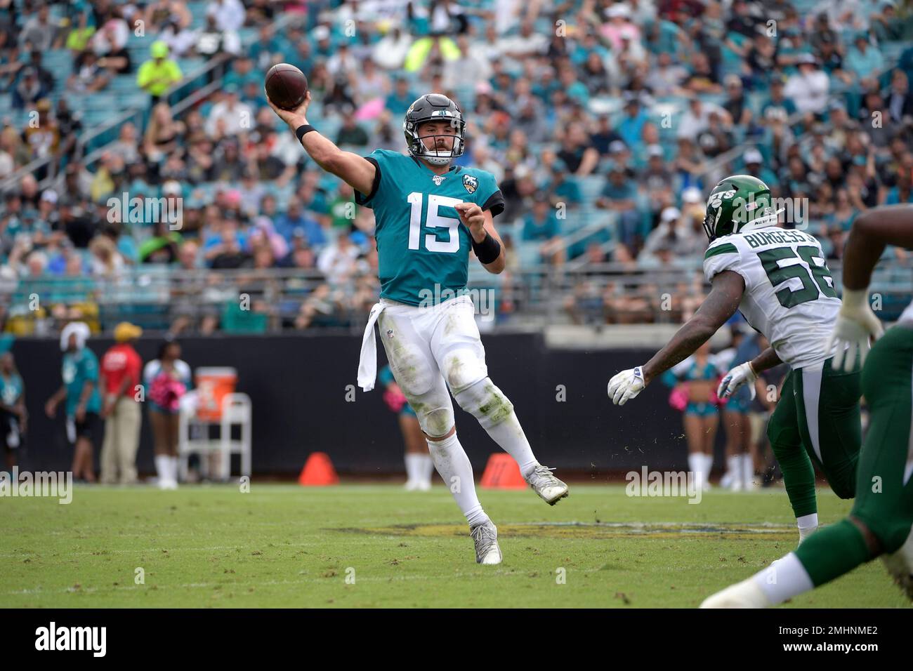 Jacksonville Jaguars quarterback Gardner Minshew (15) throws a pass in ...