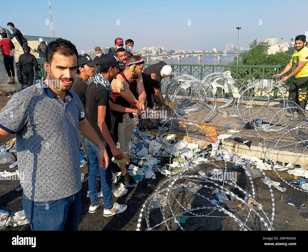 Iraqi anti-government protesters remove barriers set by security forces ...