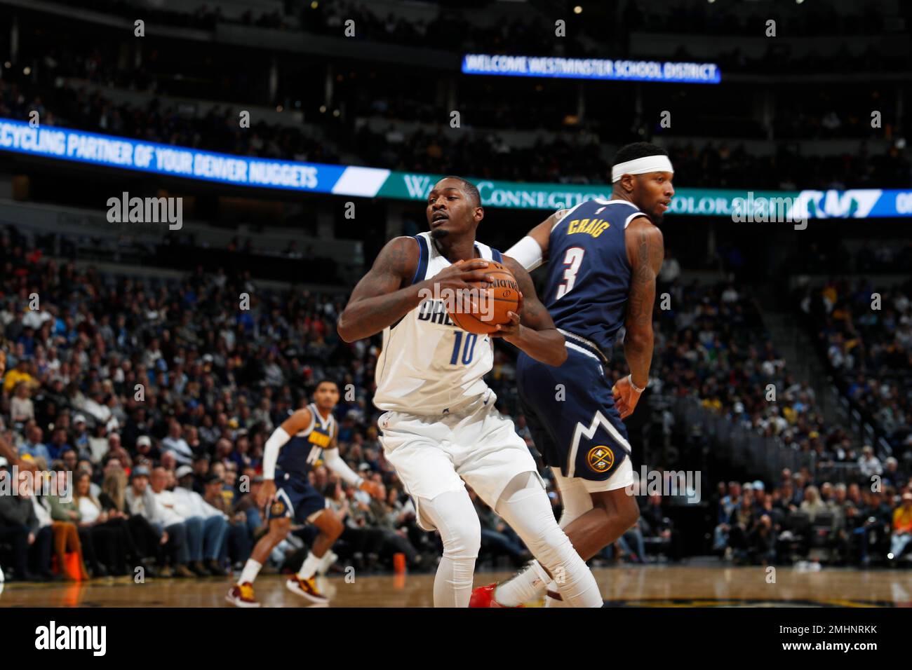 Dallas Mavericks forward Dorian Finney-Smith (10) and Denver Nuggets ...