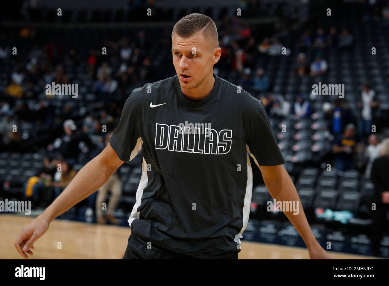 Dallas Mavericks forward Kristaps Porzingis (6) in the first half of an ...