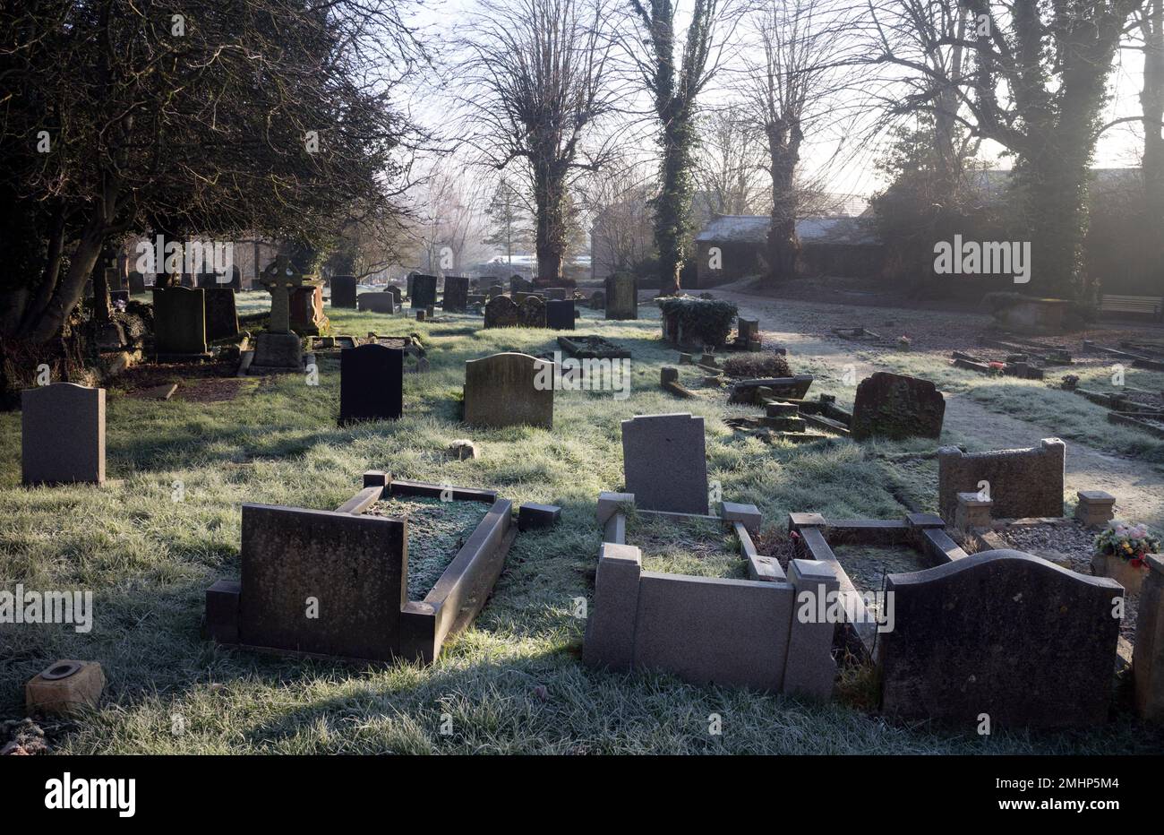 Holy Cross churchyard in winter, Daventry, Northamptonshire, England ...
